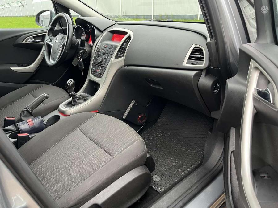 Pelēks Opel Astra 2013 Tauragė, ar dzinēja tilpumu 1.40 L un nobraukumu 270 tūkst. km par 2400 €, foto 10 vietnē AUTOMOTO.COM.LV