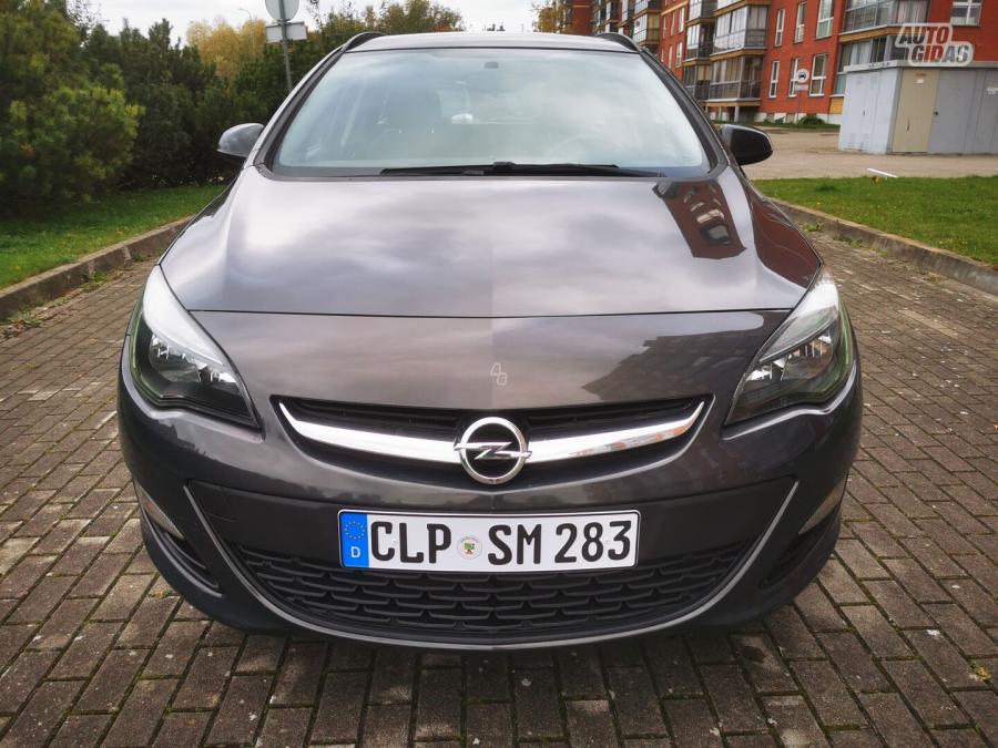 Grey Opel Astra 2013 in Klaipeda, with an engine capacity of 1.70 L and mileage of 171 thousand km for 3390 €, photo 3 on AUTOMOTO.COM.LV