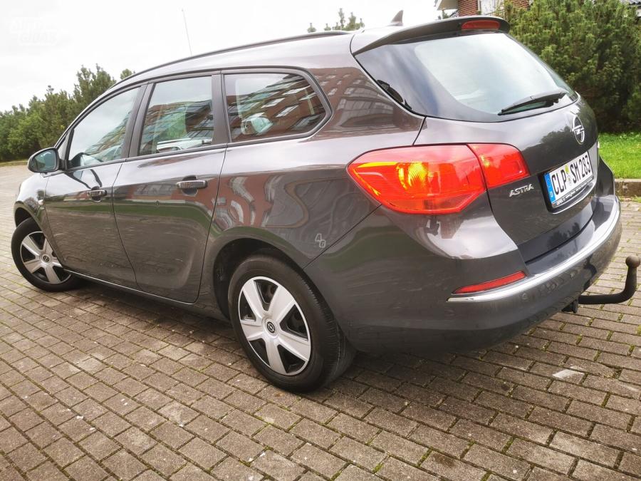 Grey Opel Astra 2013 in Klaipeda, with an engine capacity of 1.70 L and mileage of 171 thousand km for 3390 €, photo 5 on AUTOMOTO.COM.LV