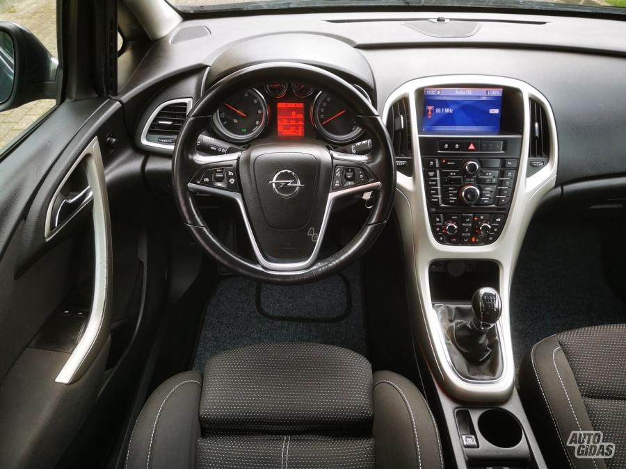 Grey Opel Astra 2013 in Klaipeda, with an engine capacity of 1.70 L and mileage of 171 thousand km for 3390 €, photo 20 on AUTOMOTO.COM.LV