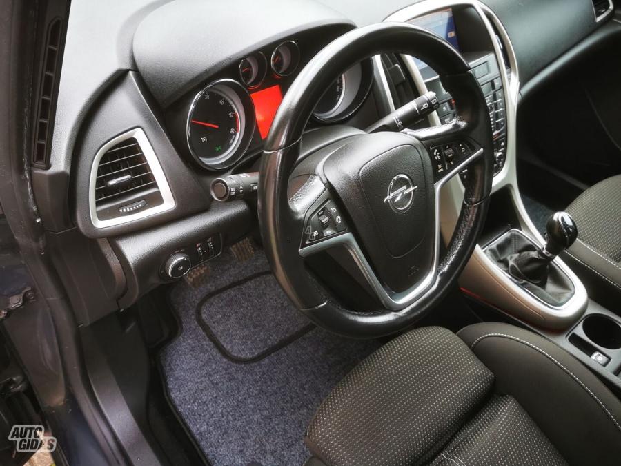 Grey Opel Astra 2013 in Klaipeda, with an engine capacity of 1.70 L and mileage of 171 thousand km for 3390 €, photo 21 on AUTOMOTO.COM.LV