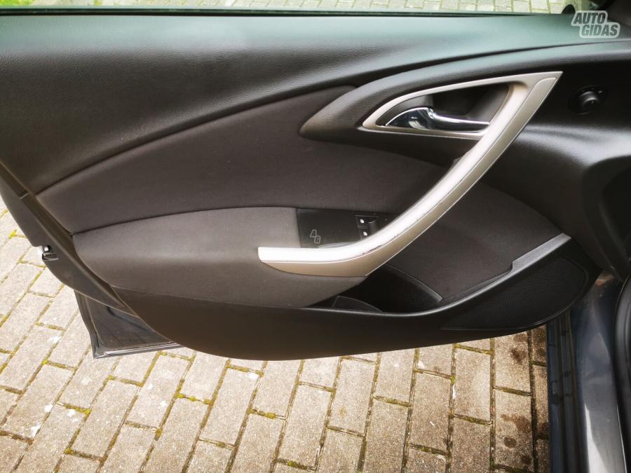 Grey Opel Astra 2013 in Klaipeda, with an engine capacity of 1.70 L and mileage of 171 thousand km for 3390 €, photo 23 on AUTOMOTO.COM.LV