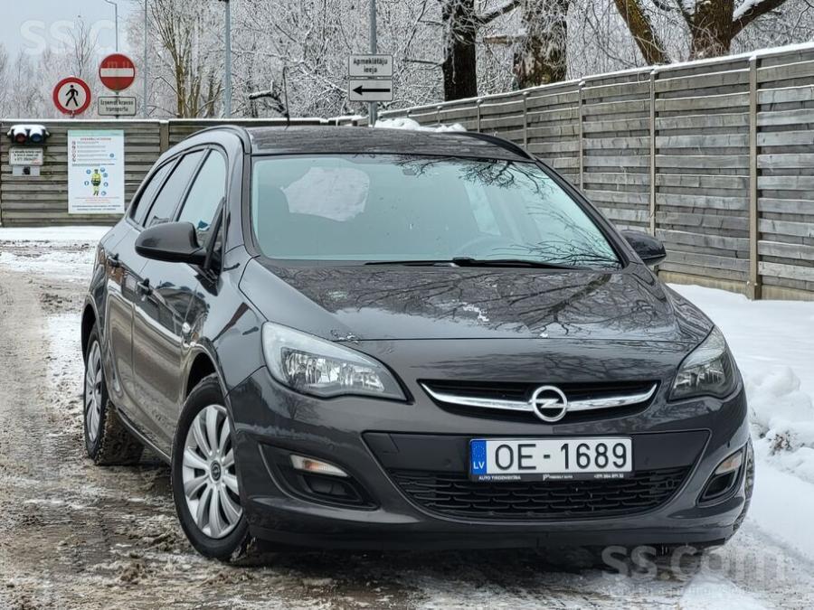 Grey Opel Astra 2014 in Jelgava, with an engine capacity of 1.70 L and mileage of 248 thousand km for 4990 €, photo 1 on AUTOMOTO.COM.LV