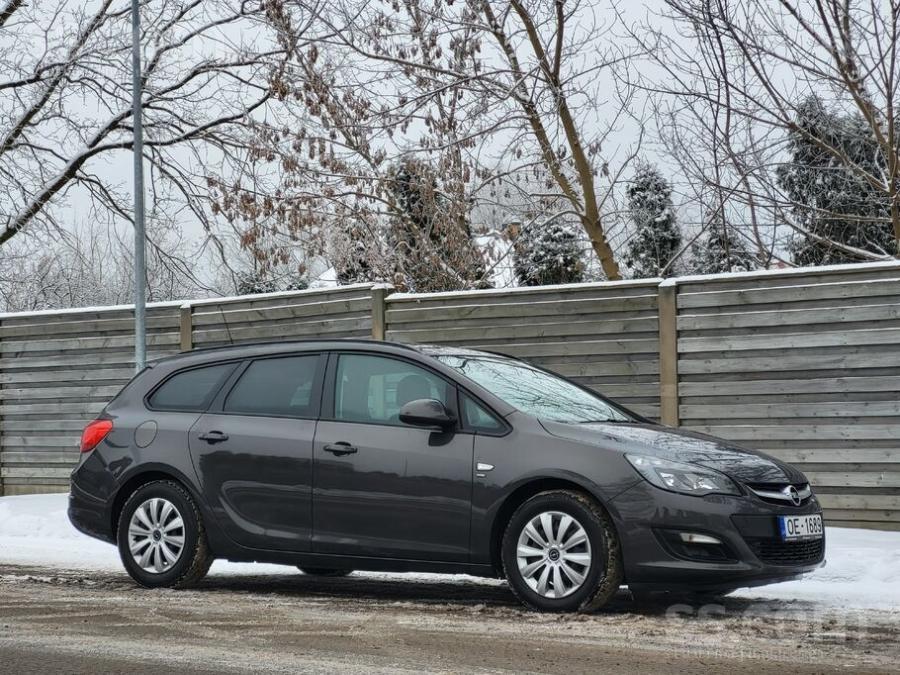 Grey Opel Astra 2014 in Jelgava, with an engine capacity of 1.70 L and mileage of 248 thousand km for 4990 €, photo 3 on AUTOMOTO.COM.LV