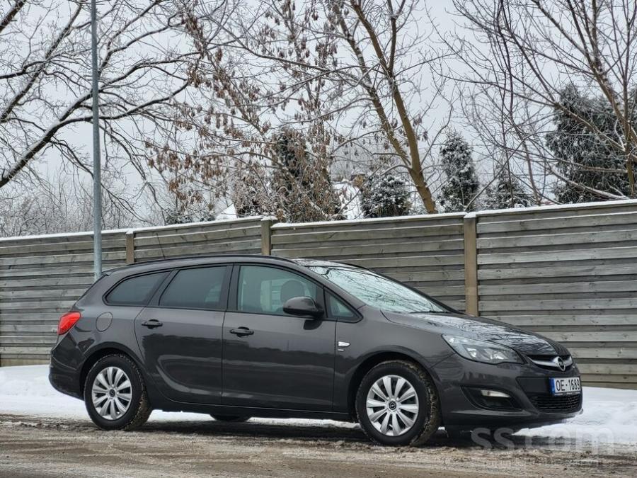 Grey Opel Astra 2014 in Jelgava, with an engine capacity of 1.70 L and mileage of 248 thousand km for 4990 €, photo 4 on AUTOMOTO.COM.LV