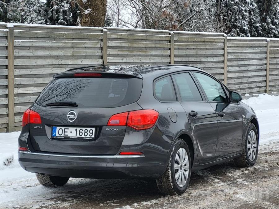 Grey Opel Astra 2014 in Jelgava, with an engine capacity of 1.70 L and mileage of 248 thousand km for 4990 €, photo 6 on AUTOMOTO.COM.LV