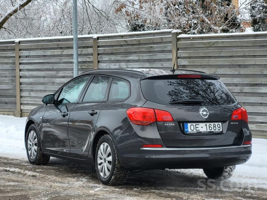 Grey Opel Astra 2014 in Jelgava, with an engine capacity of 1.70 L and mileage of 248 thousand km for 4990 €, photo 11 on AUTOMOTO.COM.LV
