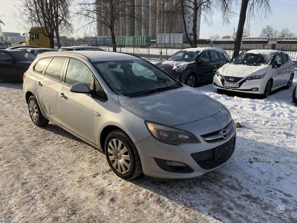 Grey Opel Astra 2014 in Marijampole, with an engine capacity of 1.36 L and mileage of 172 thousand km for 3999 €, photo 2 on AUTOMOTO.COM.LV