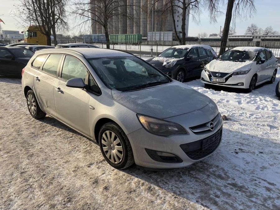 Pelēks Opel Astra 2014 Marijampole, ar dzinēja tilpumu 1.36 L un nobraukumu 172 tūkst. km par 3800 €, foto 2 vietnē AUTOMOTO.COM.LV