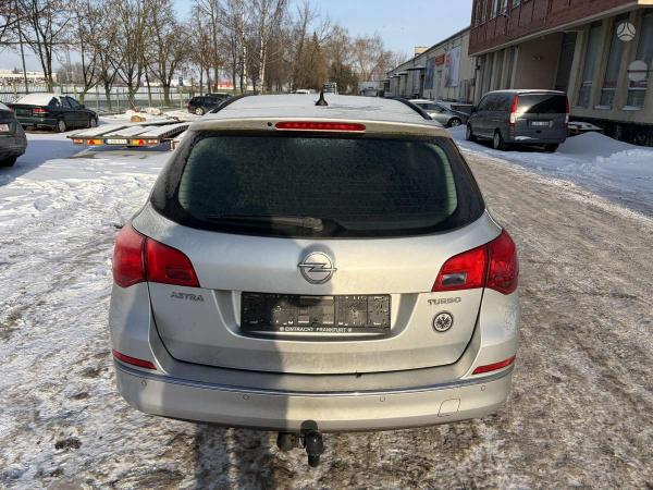 Grey Opel Astra 2014 in Marijampole, with an engine capacity of 1.36 L and mileage of 172 thousand km for 3800 €, photo 5 on AUTOMOTO.COM.LV