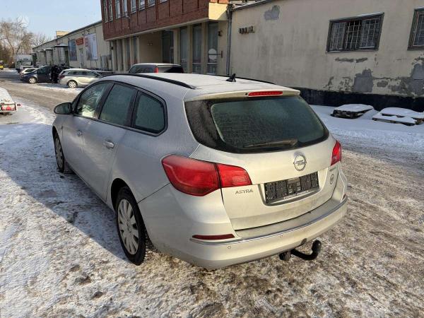 Grey Opel Astra 2014 in Marijampole, with an engine capacity of 1.36 L and mileage of 172 thousand km for 3800 €, photo 6 on AUTOMOTO.COM.LV