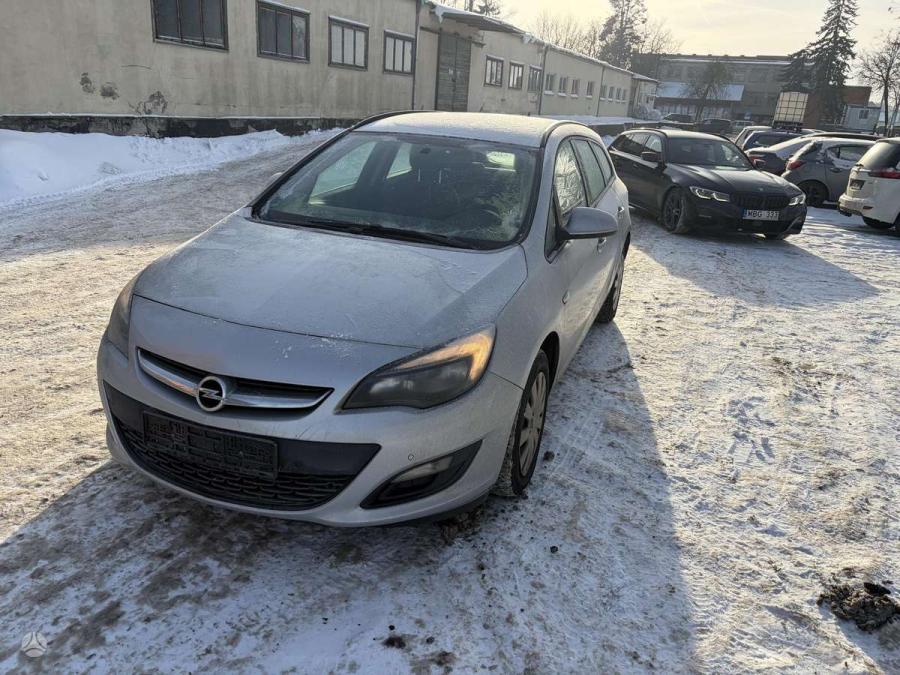 Grey Opel Astra 2014 in Marijampole, with an engine capacity of 1.36 L and mileage of 172 thousand km for 3600 €, photo 1 on AUTOMOTO.COM.LV