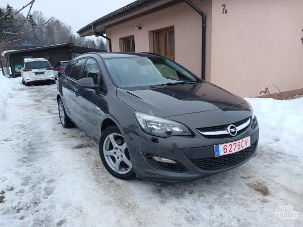 Grey Opel Astra 2014 in Sakiai, with an engine capacity of 1.60 L and mileage of 328 thousand km for 2800 €, photo 5 on AUTOMOTO.COM.LV