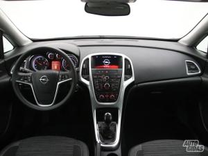 Grey Opel Astra 2014 in Vilnius, with an engine capacity of 1.60 L and mileage of 114 thousand km for 5899 €, photo 3 on AUTOMOTO.COM.LV
