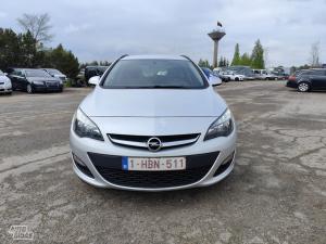 Grey Opel Astra 2014 in Pakruojis, with an engine capacity of 1.70 L and mileage of 203 thousand km for 3900 €, photo 3 on AUTOMOTO.COM.LV