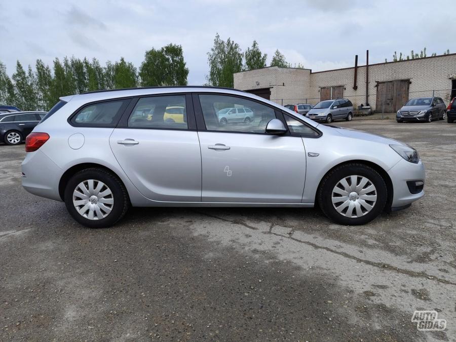 Grey Opel Astra 2014 in Pakruojis, with an engine capacity of 1.70 L and mileage of 203 thousand km for 3900 €, photo 5 on AUTOMOTO.COM.LV