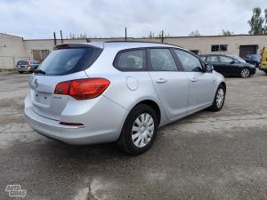 Grey Opel Astra 2014 in Pakruojis, with an engine capacity of 1.70 L and mileage of 203 thousand km for 3900 €, photo 6 on AUTOMOTO.COM.LV