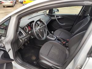 Grey Opel Astra 2014 in Pakruojis, with an engine capacity of 1.70 L and mileage of 203 thousand km for 3900 €, photo 12 on AUTOMOTO.COM.LV