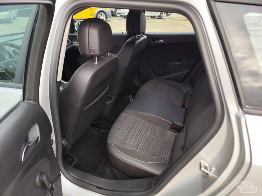 Grey Opel Astra 2014 in Pakruojis, with an engine capacity of 1.70 L and mileage of 203 thousand km for 3900 €, photo 13 on AUTOMOTO.COM.LV