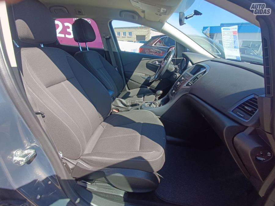 Grey Opel Astra 2014 in Kretinga, with an engine capacity of 1.60 L and mileage of 257 thousand km for 4650 €, photo 9 on AUTOMOTO.COM.LV
