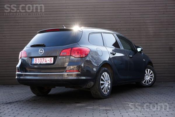 Grey Opel Astra 2014 in Riga, with an engine capacity of 2.00 L and mileage of 324 thousand km for 4490 €, photo 3 on AUTOMOTO.COM.LV