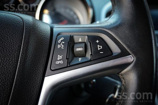 Grey Opel Astra 2014 in Riga, with an engine capacity of 2.00 L and mileage of 324 thousand km for 4490 €, photo 8 on AUTOMOTO.COM.LV