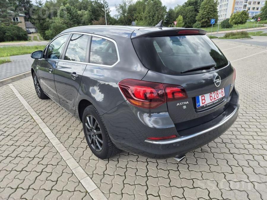 Grey Opel Astra 2014 in Saldus, with an engine capacity of 2.00 L and mileage of 260 thousand km for 4990 €, photo 4 on AUTOMOTO.COM.LV