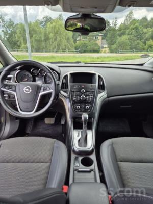 Grey Opel Astra 2014 in Saldus, with an engine capacity of 2.00 L and mileage of 260 thousand km for 4990 €, photo 10 on AUTOMOTO.COM.LV