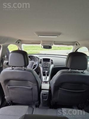 Grey Opel Astra 2014 in Saldus, with an engine capacity of 2.00 L and mileage of 260 thousand km for 4990 €, photo 11 on AUTOMOTO.COM.LV