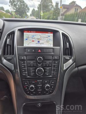 Grey Opel Astra 2014 in Saldus, with an engine capacity of 2.00 L and mileage of 260 thousand km for 4990 €, photo 14 on AUTOMOTO.COM.LV