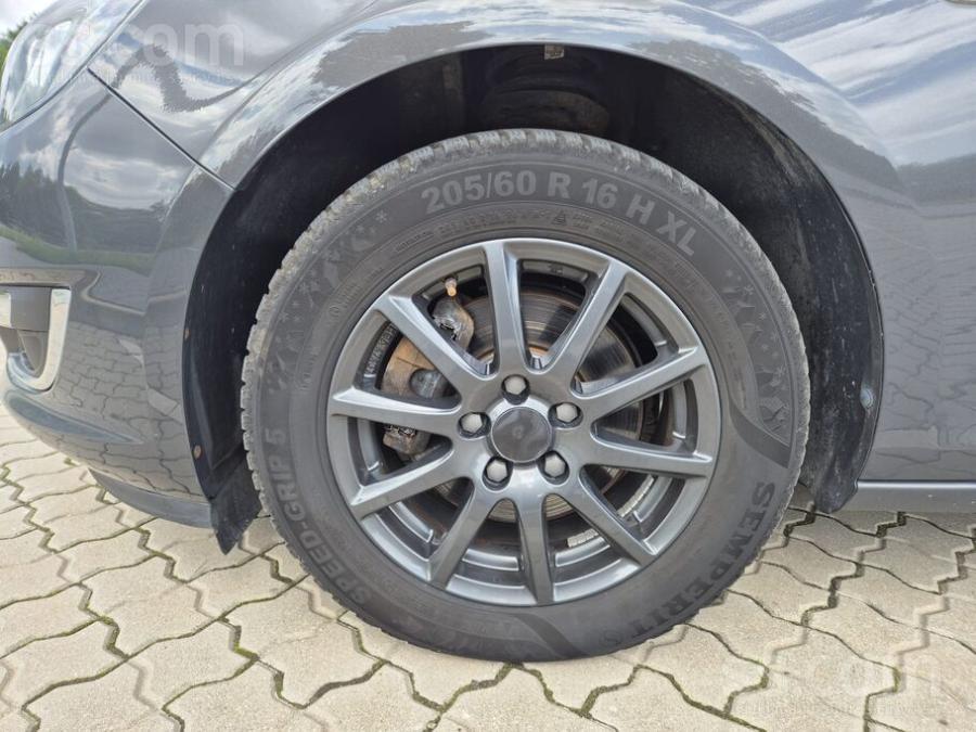Grey Opel Astra 2014 in Saldus, with an engine capacity of 2.00 L and mileage of 260 thousand km for 4990 €, photo 16 on AUTOMOTO.COM.LV