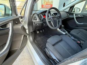 Grey Opel Astra 2014 in Riga, with an engine capacity of 1.60 L and mileage of 262 thousand km for 3600 €, photo 8 on AUTOMOTO.COM.LV