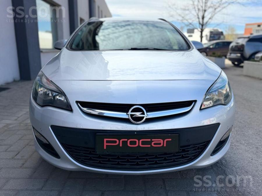 Grey Opel Astra 2014 in Riga, with an engine capacity of 1.60 L and mileage of 262 thousand km for 3600 €, photo 9 on AUTOMOTO.COM.LV