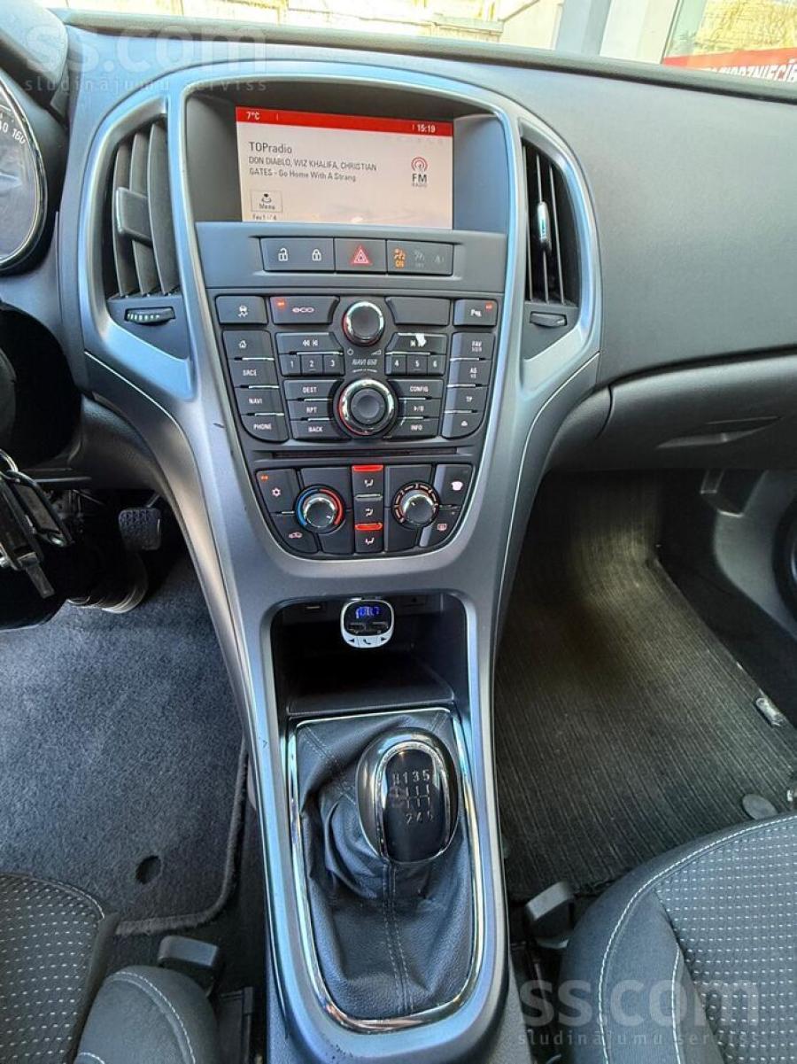 Grey Opel Astra 2014 in Riga, with an engine capacity of 1.60 L and mileage of 262 thousand km for 3600 €, photo 14 on AUTOMOTO.COM.LV
