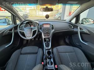 Grey Opel Astra 2014 in Riga, with an engine capacity of 1.60 L and mileage of 262 thousand km for 3600 €, photo 17 on AUTOMOTO.COM.LV