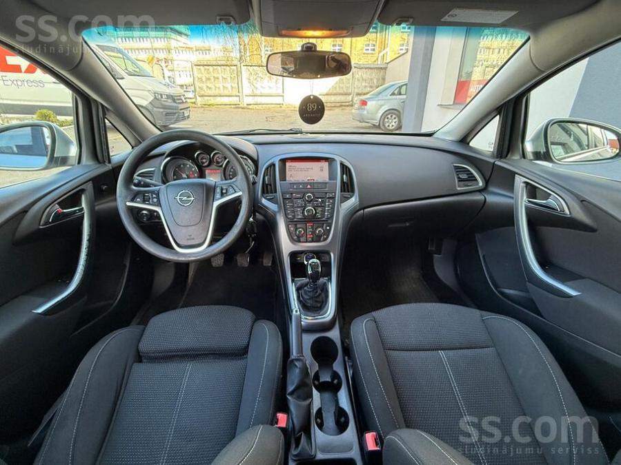 Grey Opel Astra 2014 in Riga, with an engine capacity of 1.60 L and mileage of 262 thousand km for 3600 €, photo 17 on AUTOMOTO.COM.LV
