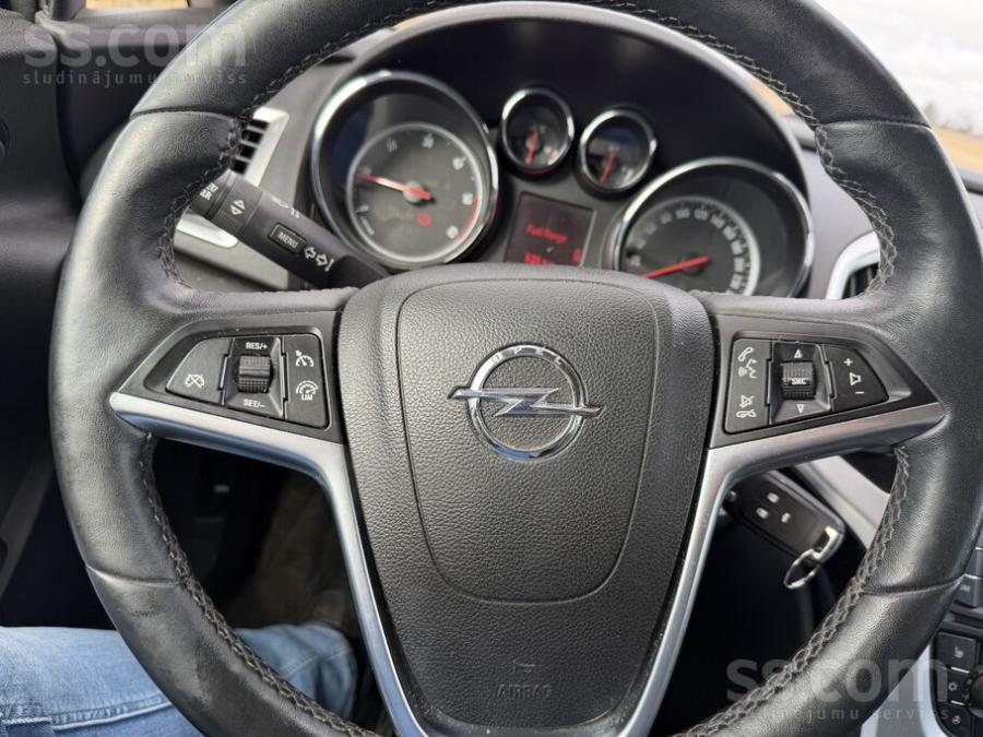 Pelēks Opel Astra 2014 Gulbene, ar dzinēja tilpumu 1.70 L un nobraukumu 300 tūkst. km par 3400 €, foto 9 vietnē AUTOMOTO.COM.LV