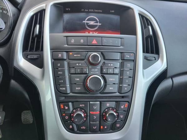 Pelēks Opel Astra 2014 Rīga, ar dzinēja tilpumu 1.70 L un nobraukumu 248 tūkst. km par 4990 €, foto 10 vietnē AUTOMOTO.COM.LV