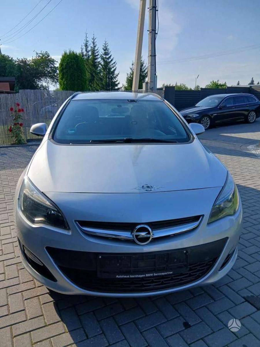 Grey Opel Astra 2014 in Kaunas, with an engine capacity of 1.69 L and mileage of 228 thousand km for 2949 €, photo 1 on AUTOMOTO.COM.LV