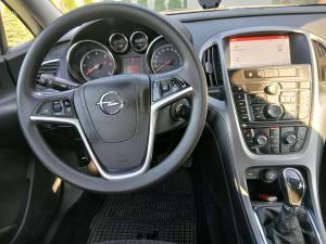 Grey Opel Astra 2014 in Kaunas, with an engine capacity of 1.69 L and mileage of 228 thousand km for 2949 €, photo 3 on AUTOMOTO.COM.LV