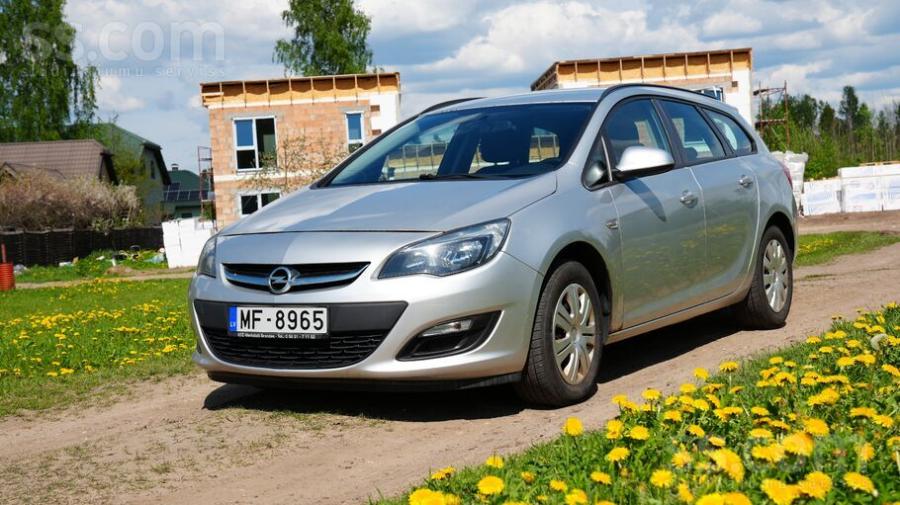 Grey Opel Astra 2014 in Riga, with an engine capacity of 1.60 L and mileage of 225 thousand km for 2400 €, photo 5 on AUTOMOTO.COM.LV