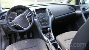 Grey Opel Astra 2014 in Riga, with an engine capacity of 1.60 L and mileage of 225 thousand km for 2400 €, photo 7 on AUTOMOTO.COM.LV