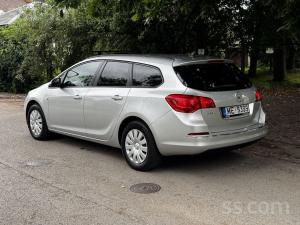 Grey Opel Astra 2014 in Riga, with an engine capacity of 1.60 L and mileage of 262 thousand km for 3400 €, photo 5 on AUTOMOTO.COM.LV