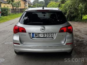 Grey Opel Astra 2014 in Riga, with an engine capacity of 1.60 L and mileage of 262 thousand km for 3400 €, photo 7 on AUTOMOTO.COM.LV
