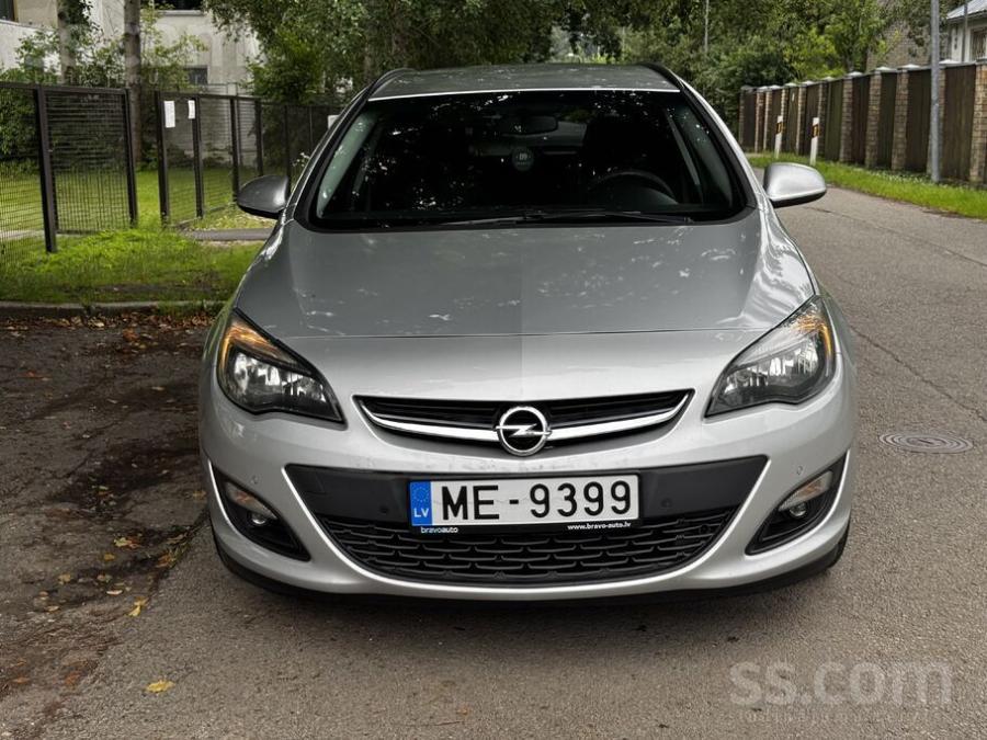 Grey Opel Astra 2014 in Riga, with an engine capacity of 1.60 L and mileage of 262 thousand km for 3400 €, photo 8 on AUTOMOTO.COM.LV