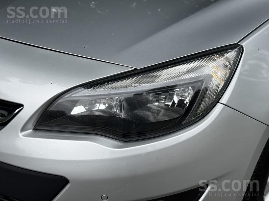 Grey Opel Astra 2014 in Riga, with an engine capacity of 1.60 L and mileage of 262 thousand km for 3400 €, photo 9 on AUTOMOTO.COM.LV