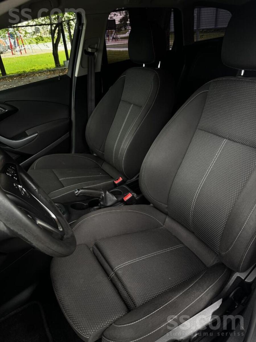 Grey Opel Astra 2014 in Riga, with an engine capacity of 1.60 L and mileage of 262 thousand km for 3400 €, photo 12 on AUTOMOTO.COM.LV