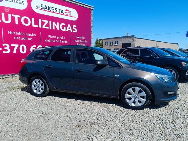 Grey Opel Astra 2014 in Kretinga, with an engine capacity of 1.60 L and mileage of 257 thousand km for 4250 €, photo 3 on AUTOMOTO.COM.LV