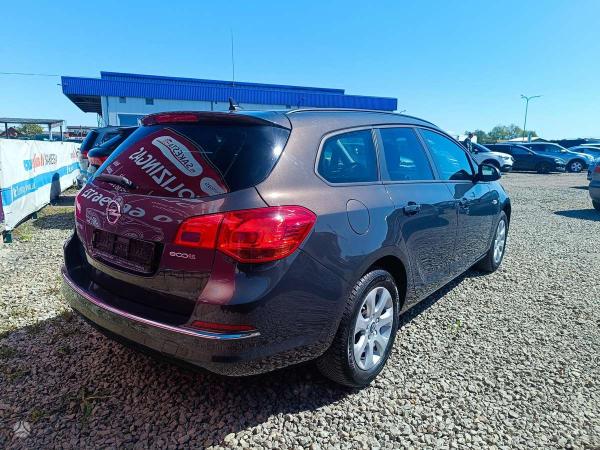 Grey Opel Astra 2014 in Kretinga, with an engine capacity of 1.60 L and mileage of 257 thousand km for 4250 €, photo 5 on AUTOMOTO.COM.LV