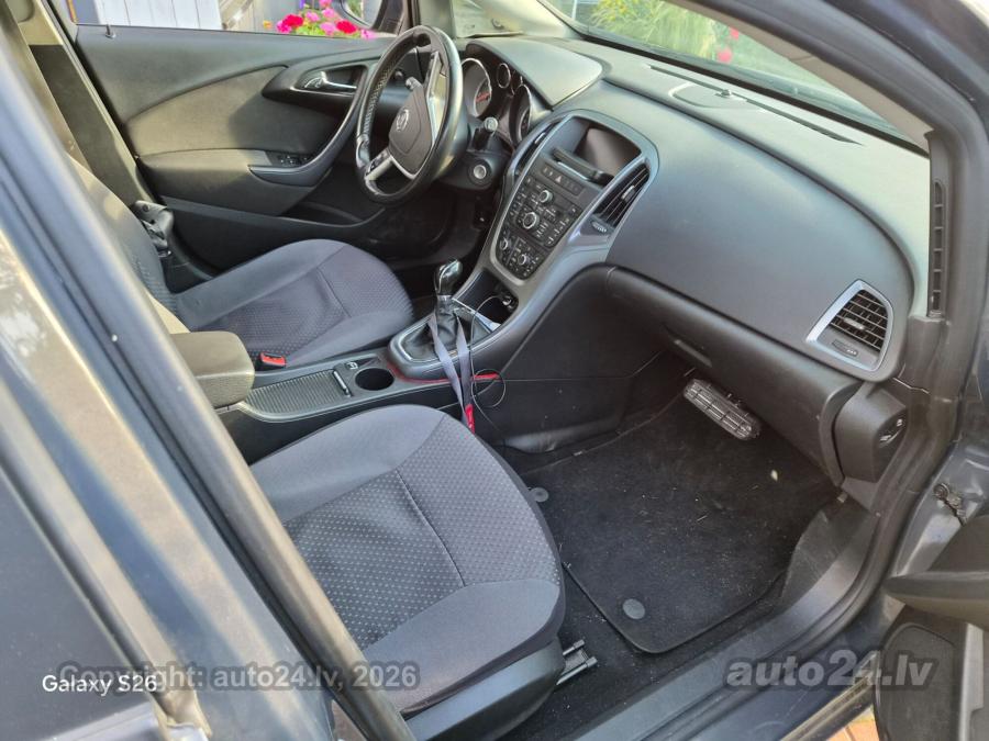 Grey Opel Astra 2014 in Tartu, with an engine capacity of 1.60 L and mileage of 268 thousand km for 4999 €, photo 8 on AUTOMOTO.COM.LV